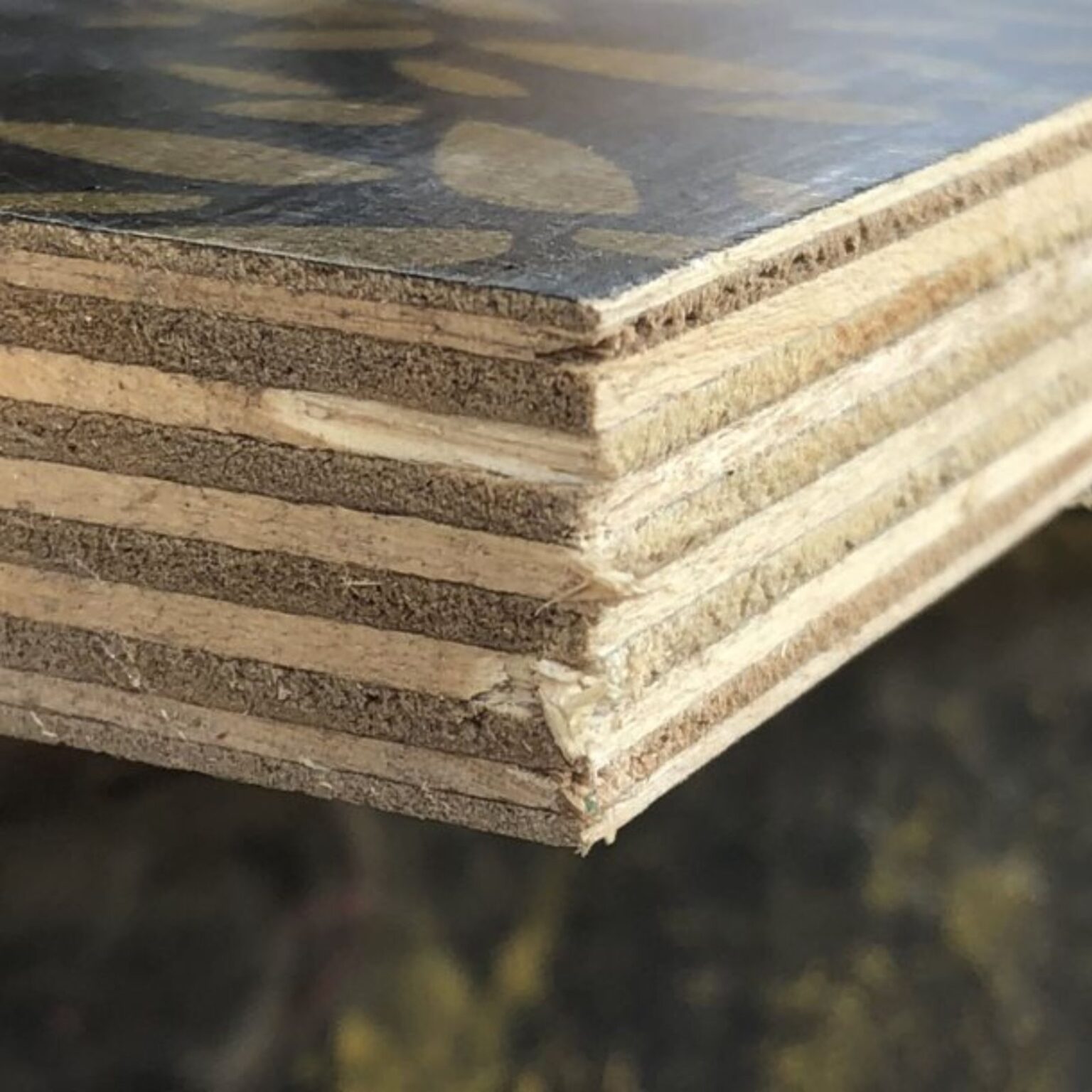 Panel Fenólico 122 x 244cm 18mm | Maderas y Laminas Especiales